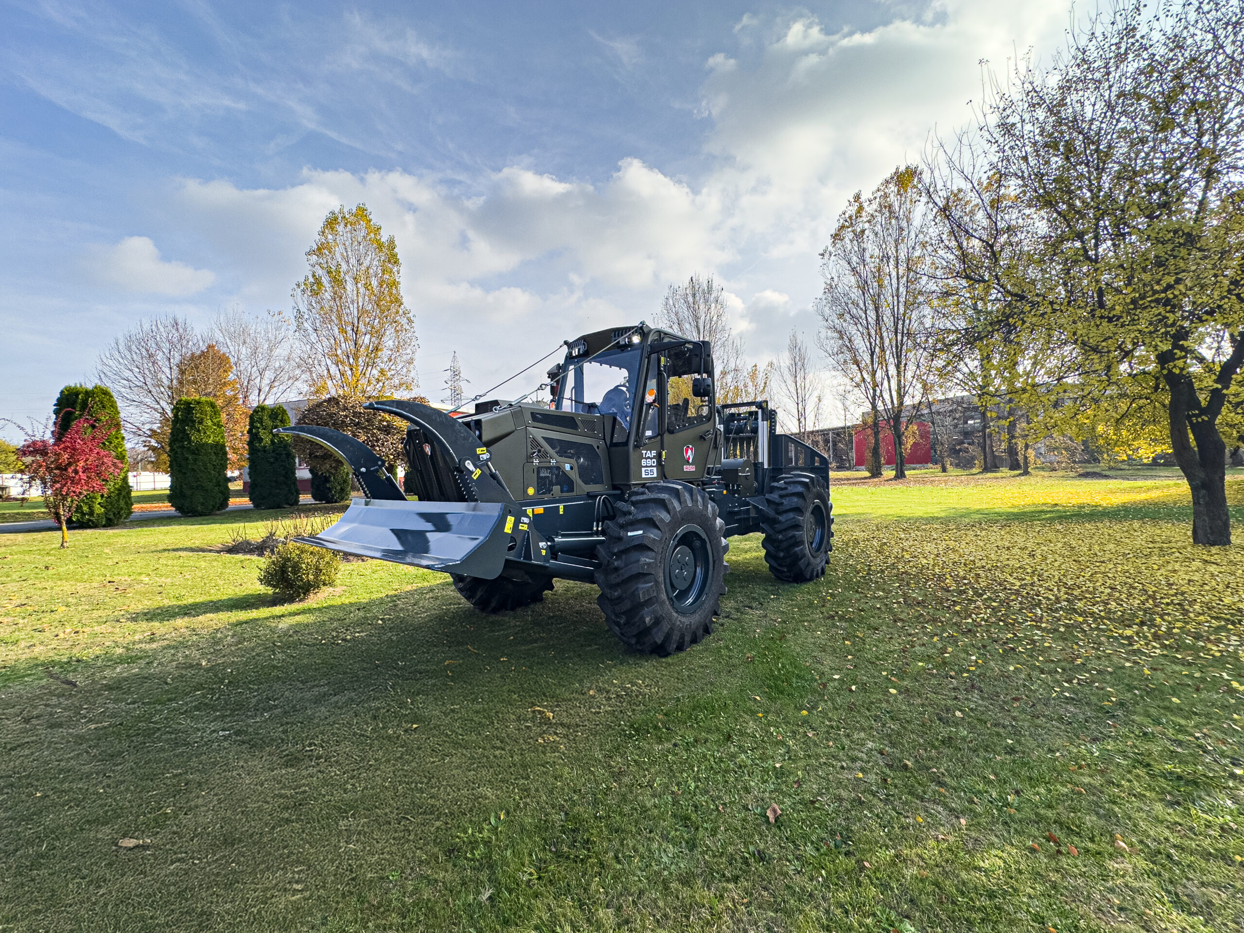 IRUM - Noua generație a utilajului forestier TAF 690 S5!